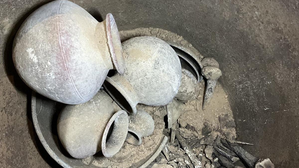 Keeladi’s Konthagai excavation site throws up surprises, urn with many ...