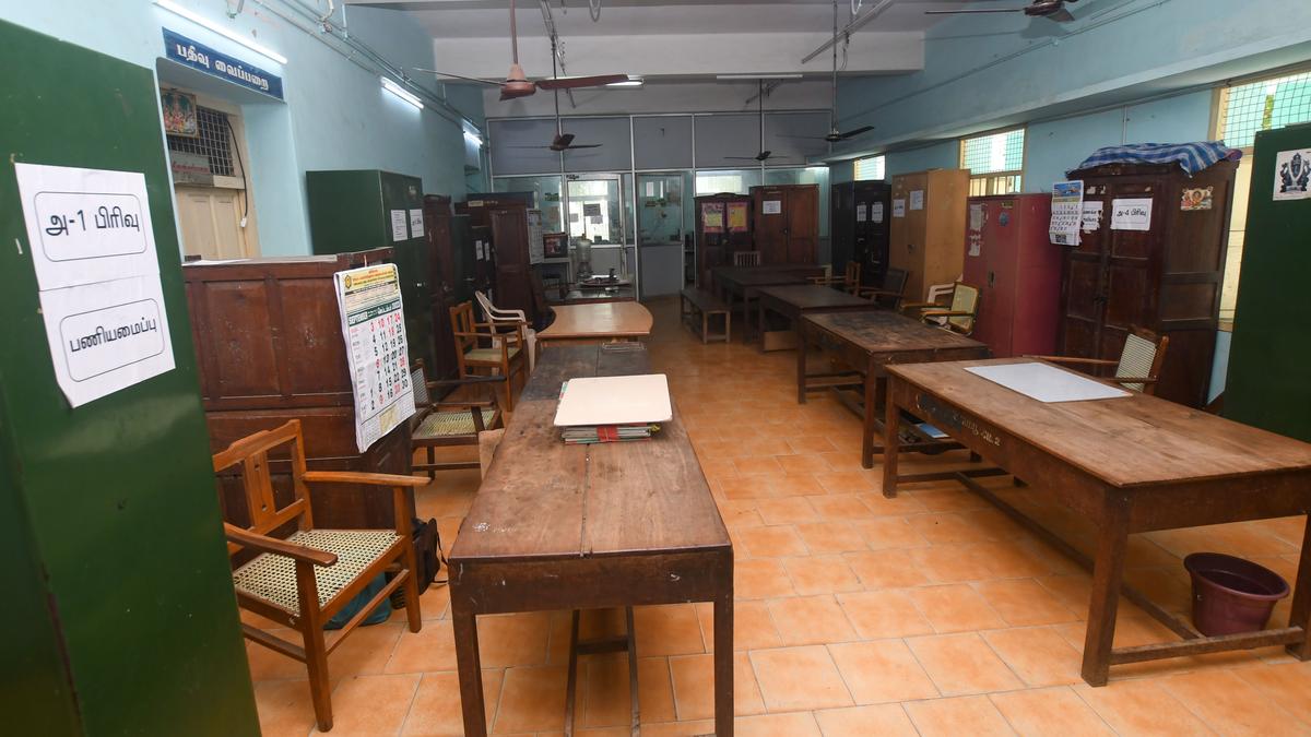PU offices in Madurai wear deserted look as officials abstain from work ...