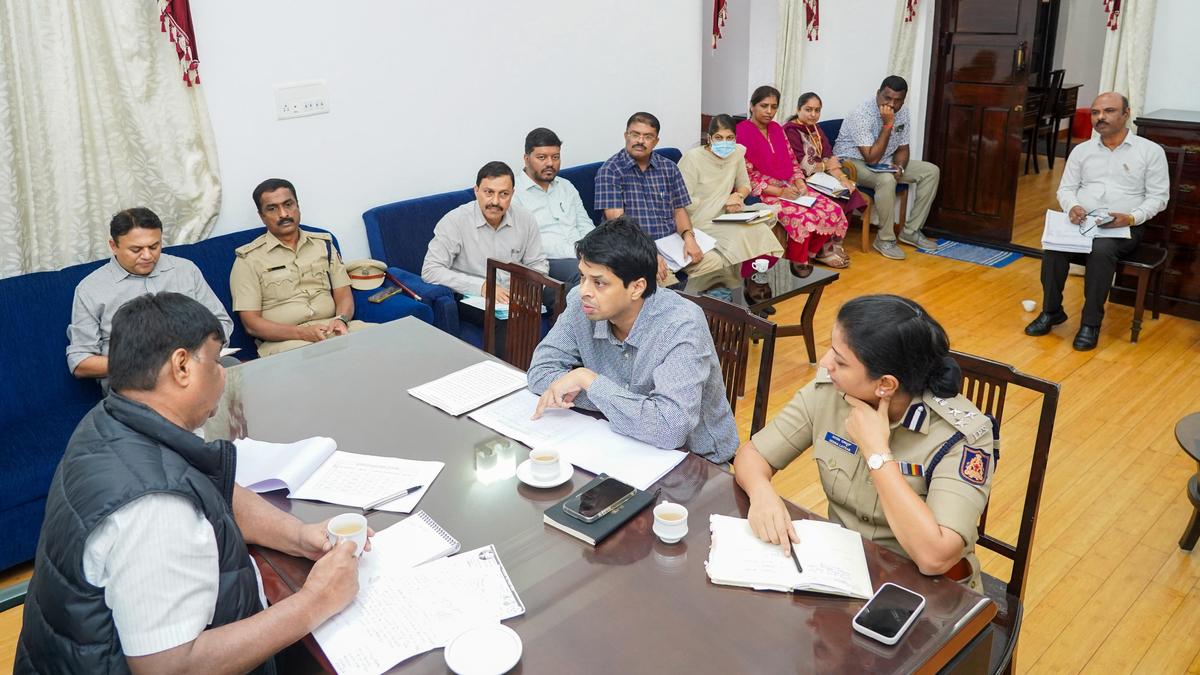 Mahadevappa directs officials to respond swiftly to rain damage - The Hindu