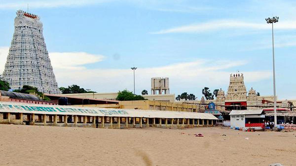 Woman kidnaps baby in Tiruchendur temple - The Hindu