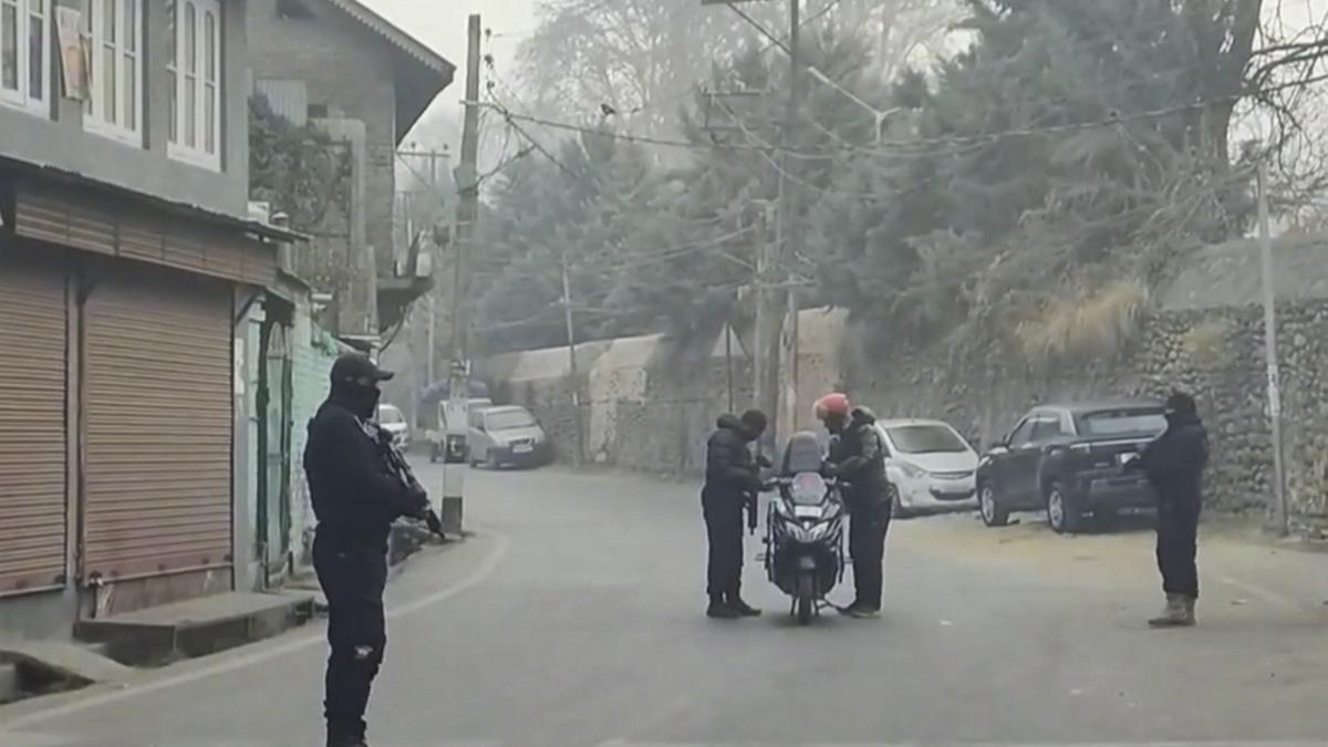 Srinagar Terrorist Attack: Encounter underway between security forces ...