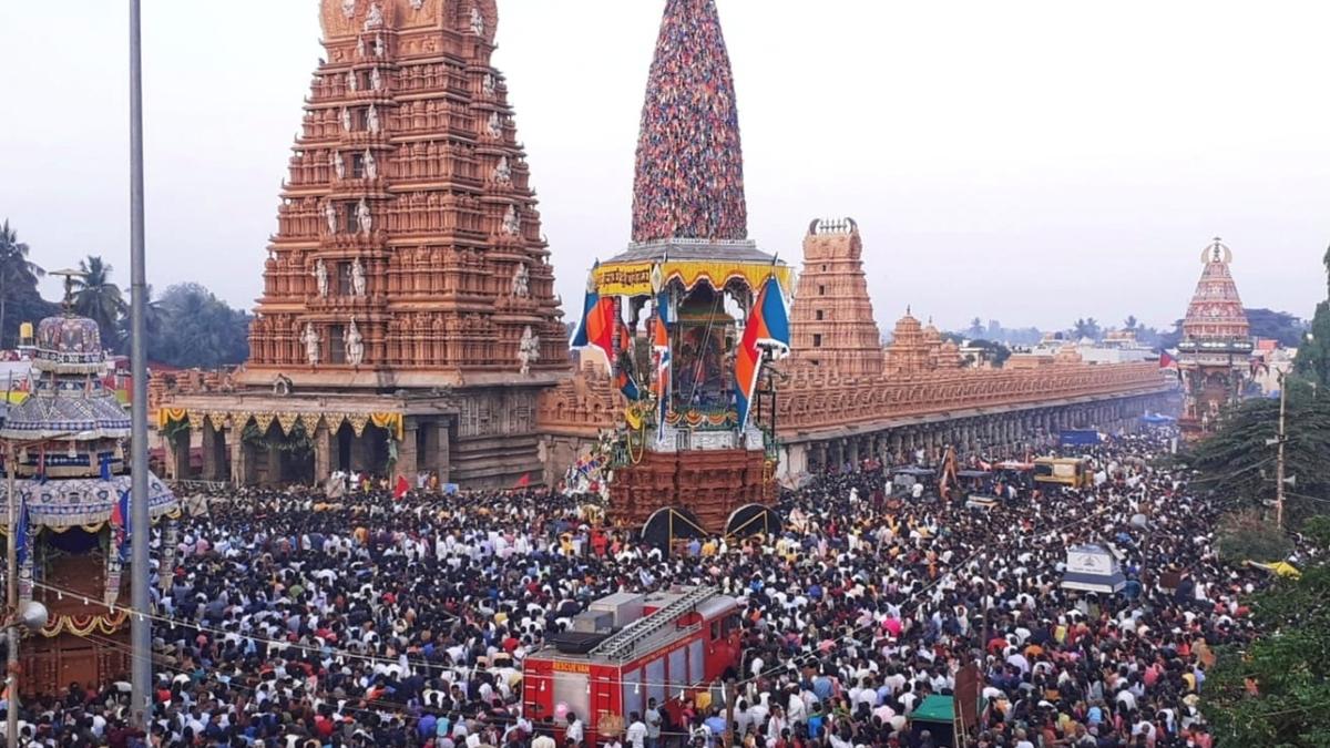 Thousands throng Rathothsava in Nanjangud - The Hindu