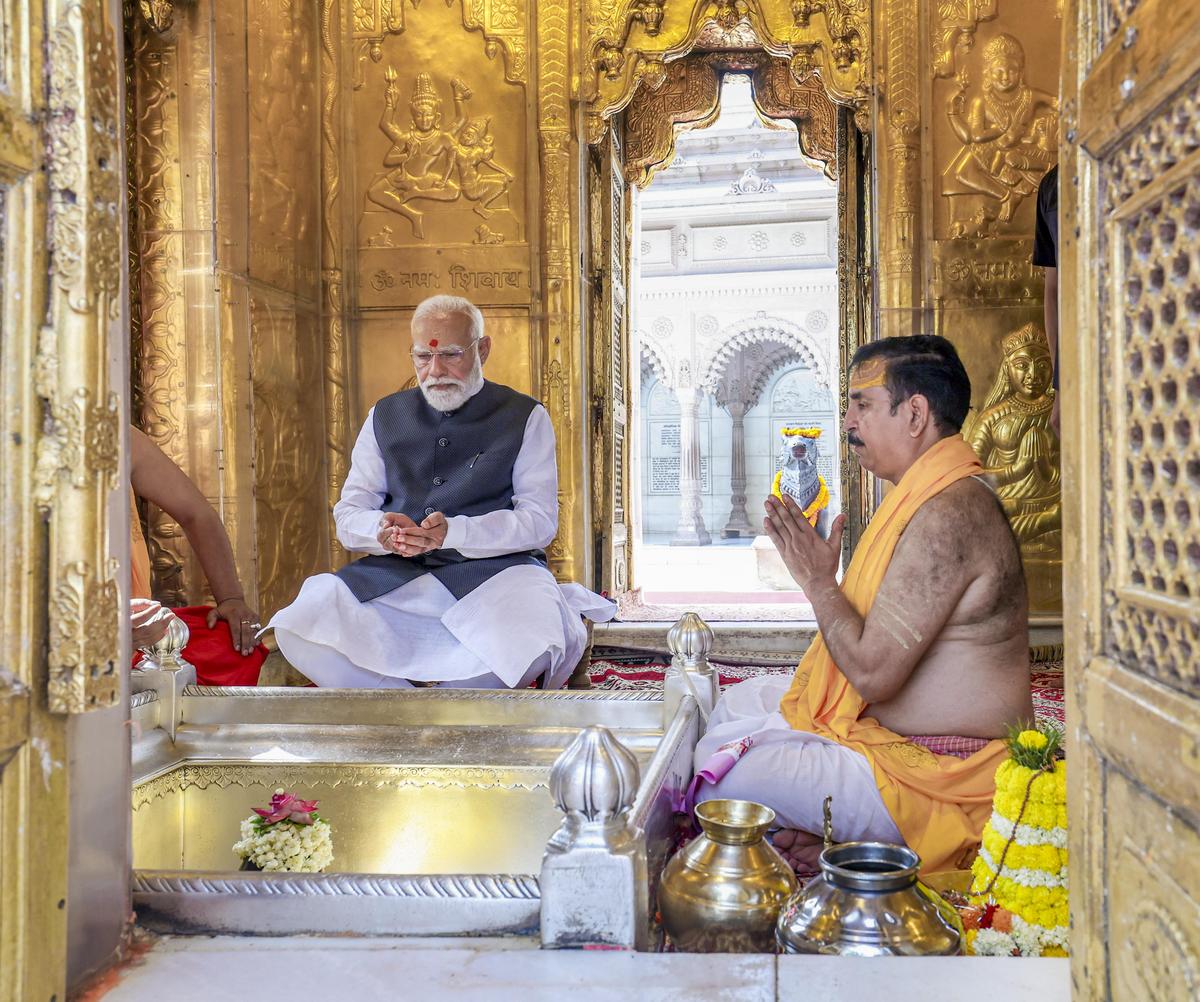 PM Modi holds 14-km roadshow in Varanasi, offers prayers at Kashi ...