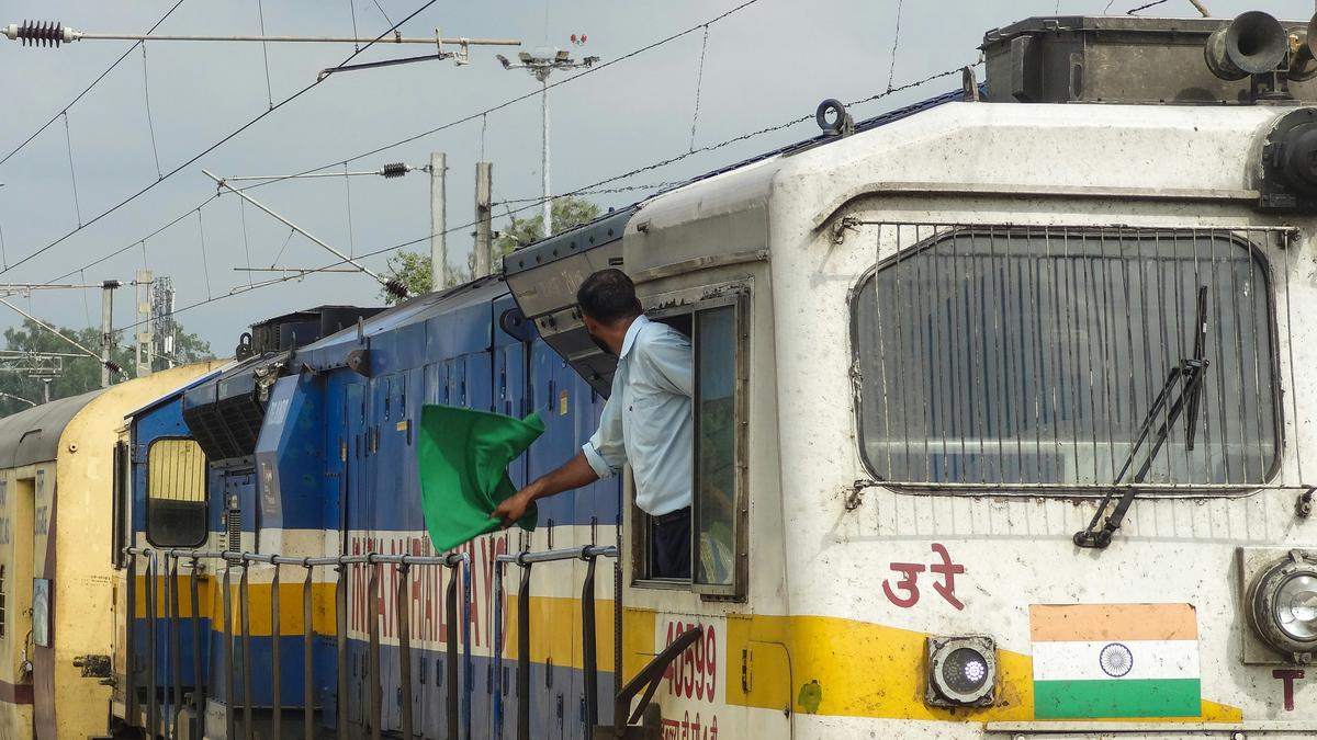 How does the chain pull work in trains? - The Hindu