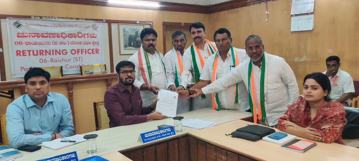 BJP, Cong. candidates file nomination papers in Raichur - The Hindu