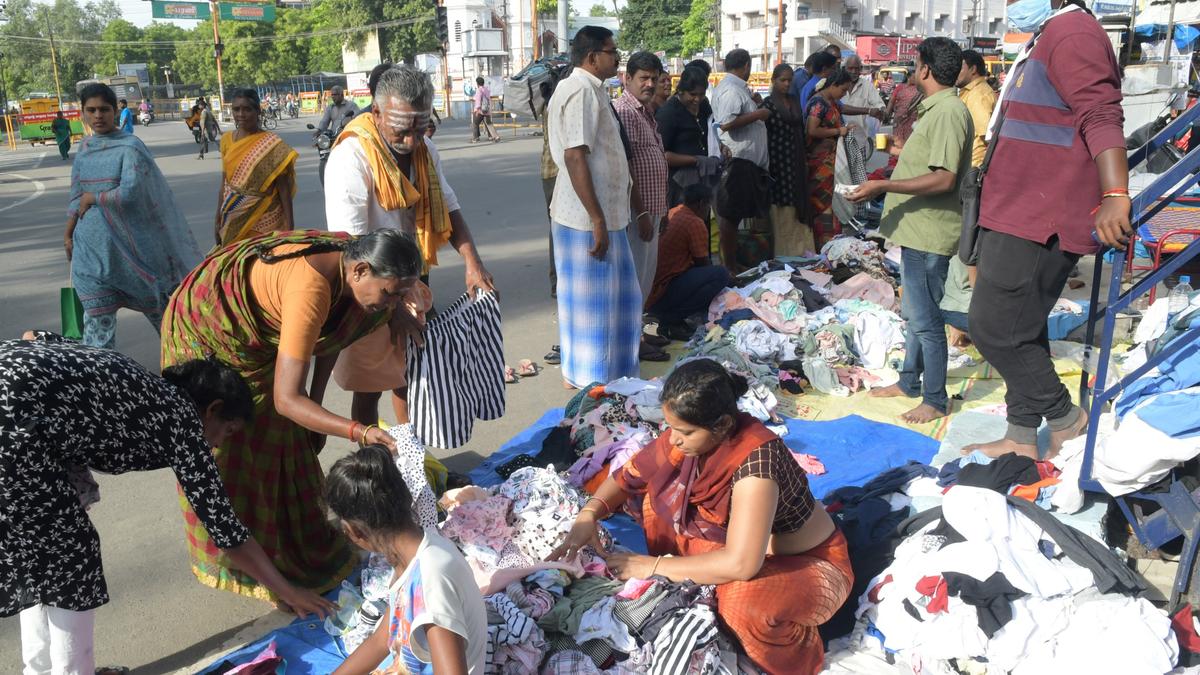 Sales at textile markets in Erode improve ahead of Onam festival - The ...