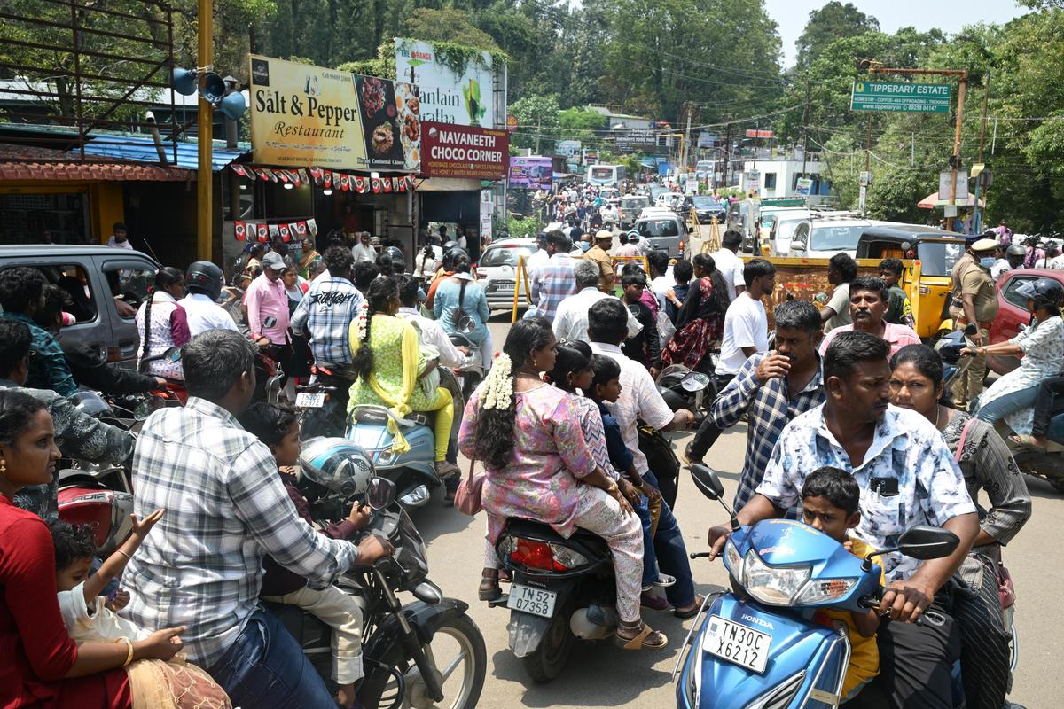 Excitement eclipses intense heat at Yercaud summer festival - The Hindu