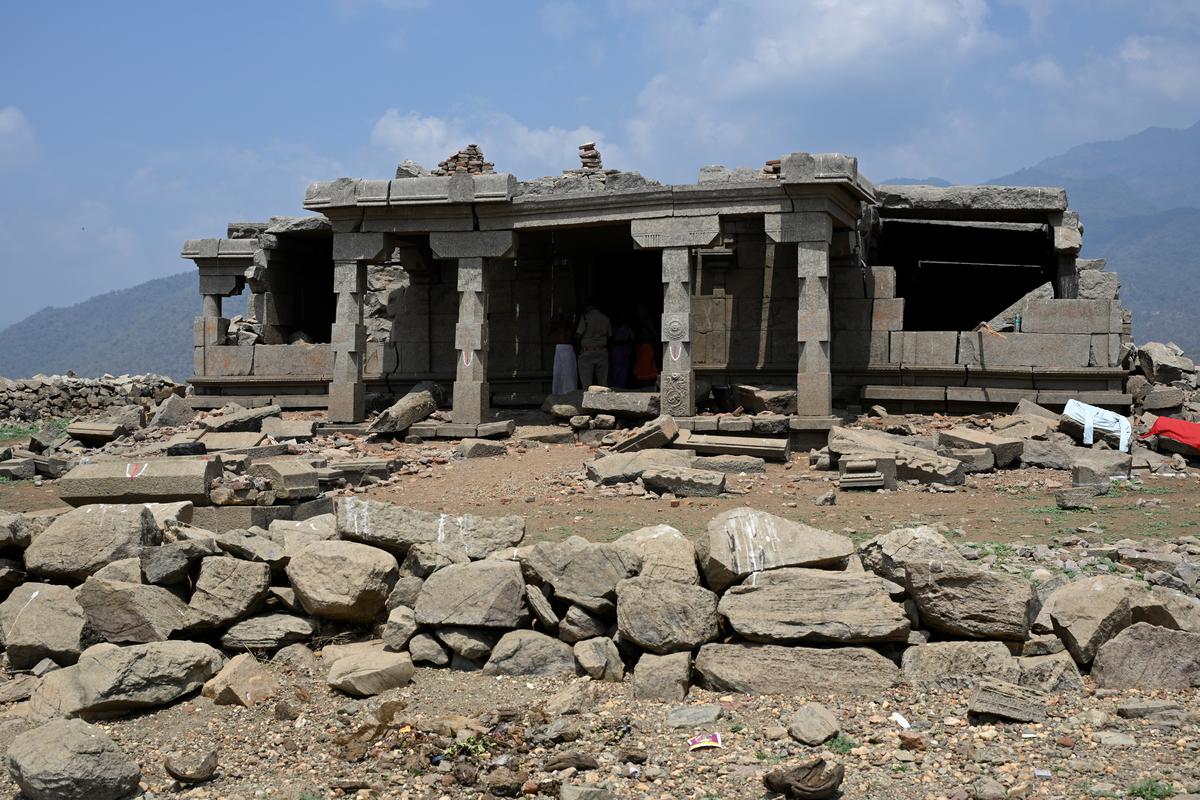 Inscriptions in a temple submerged by Bhavanisagar dam in Erode reveal ...