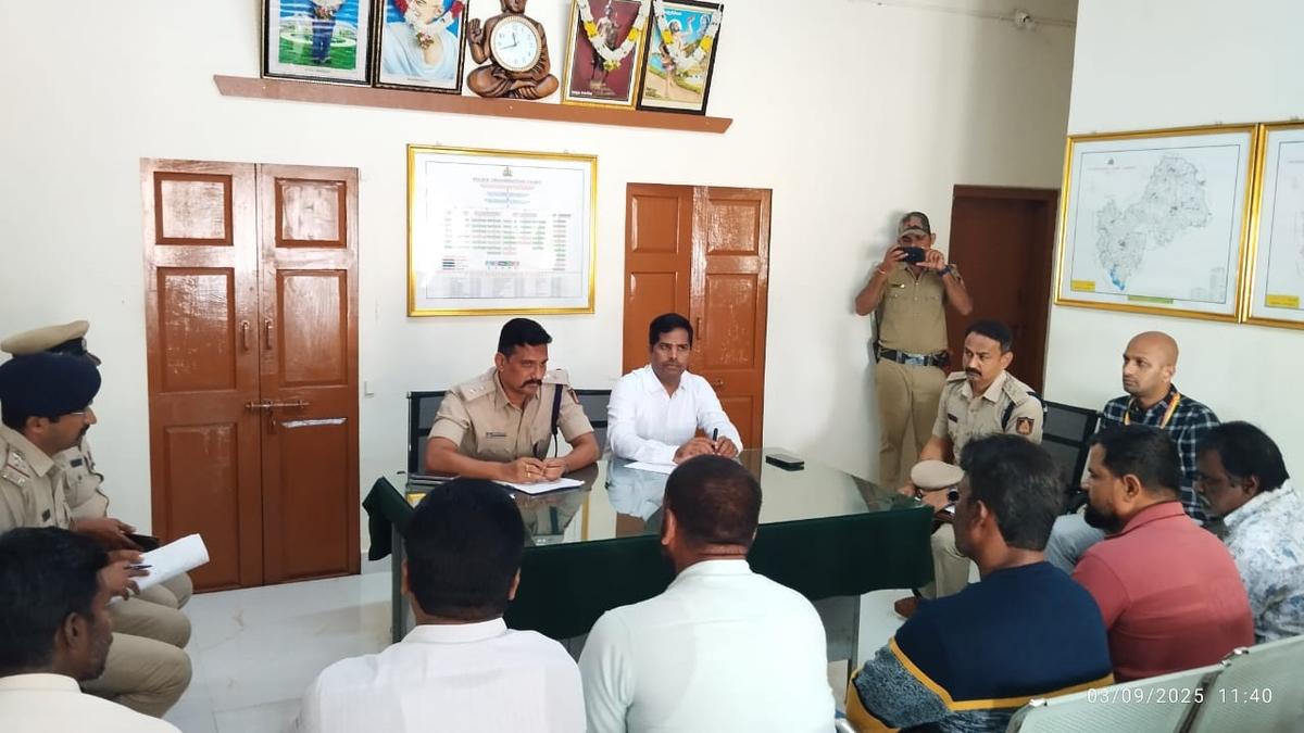 Karnataka: Mandya DC holds meeting over mass Ganesha idol immersion at ...