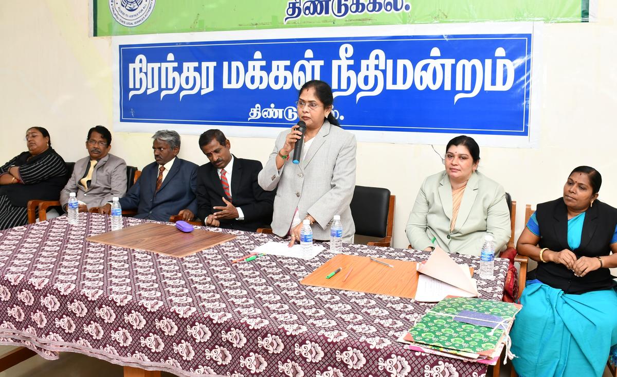 Insurance company hands over ₹1.25 crore cheque to victim during Lok ...