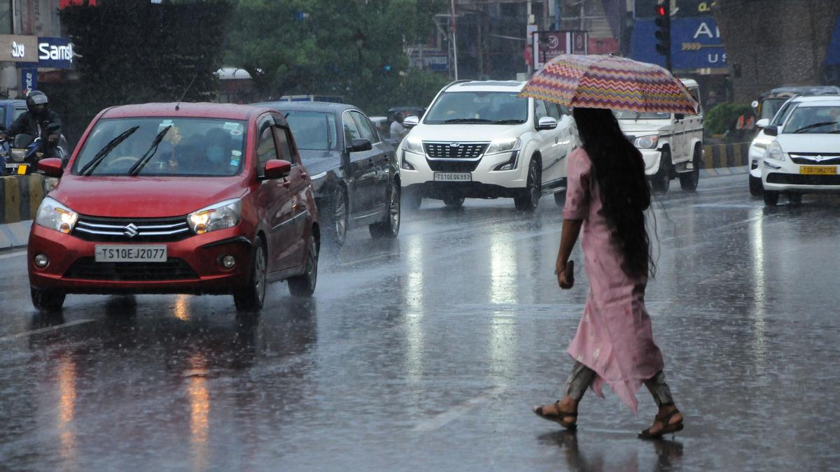Heavy rain in Western parts of Hyderabad - The Hindu