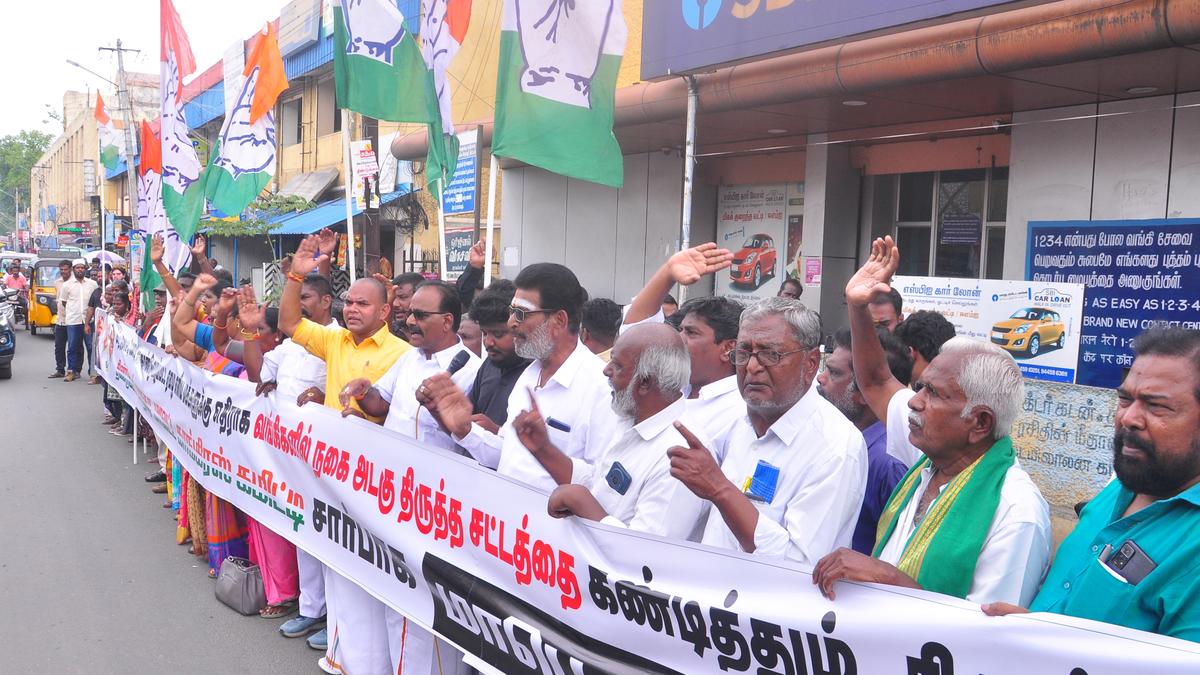 Congress protest against proposed gold loan regulations - The Hindu