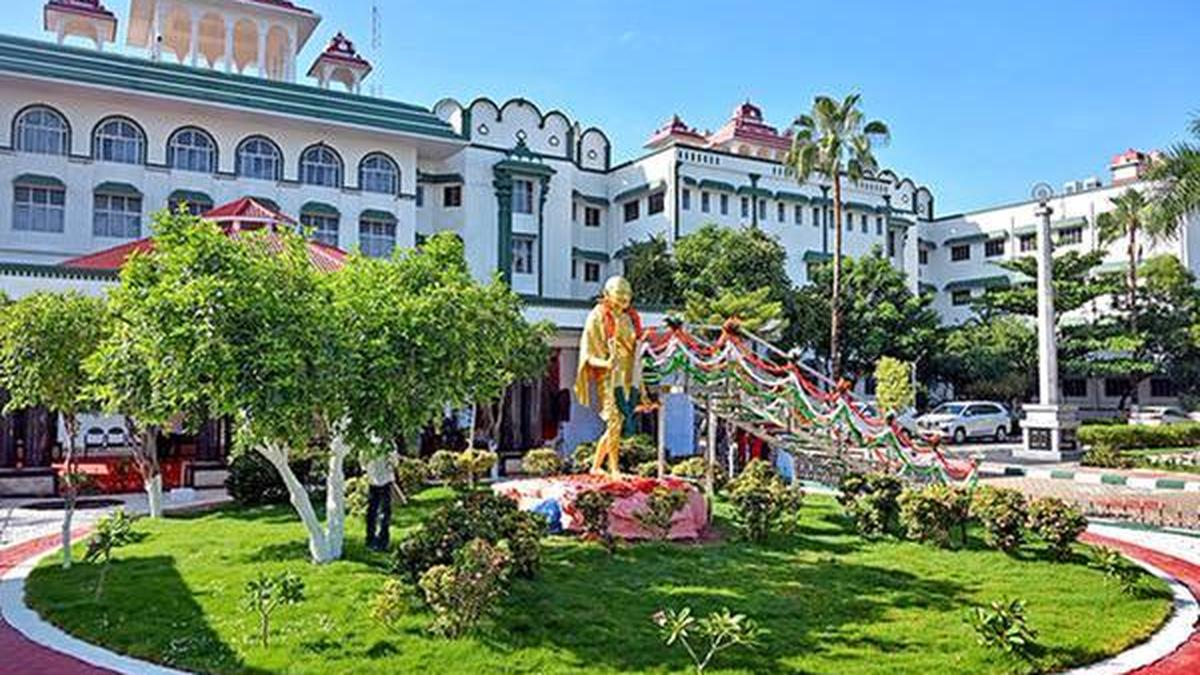 Caste killing of techie: HC criticises CB-CID for failure to arrest ...