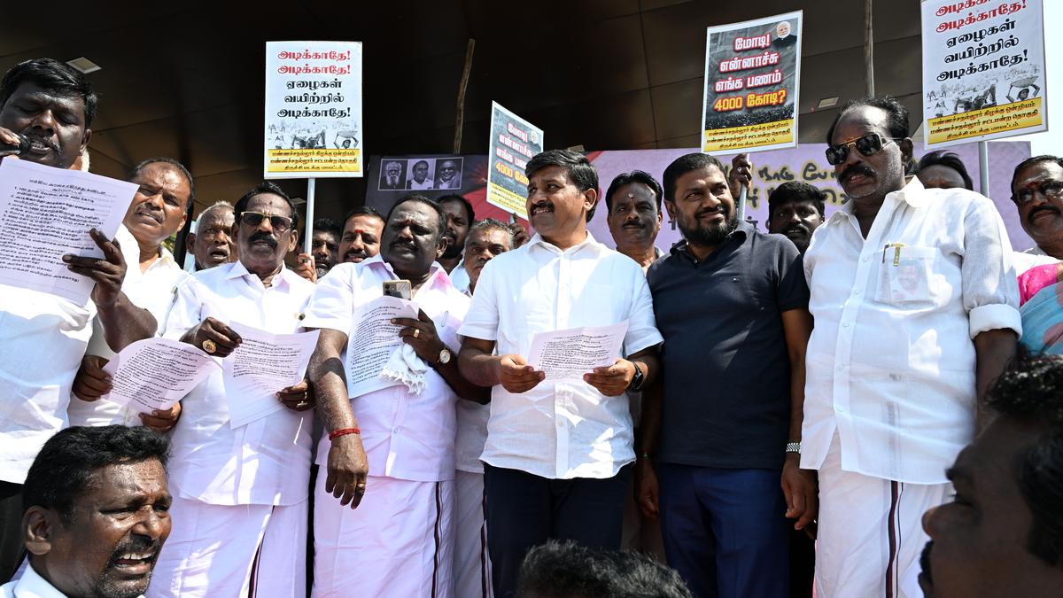 DMK holds protests across central region over delay in MGNREGS funds ...