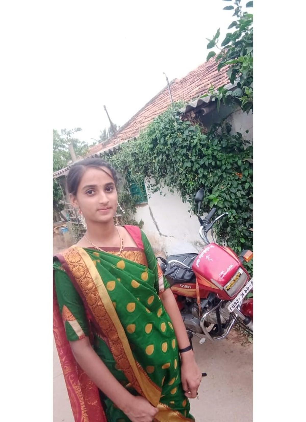 Karnataka hands 5 lakh to family of 17-year-old brain-dead girl whose ...