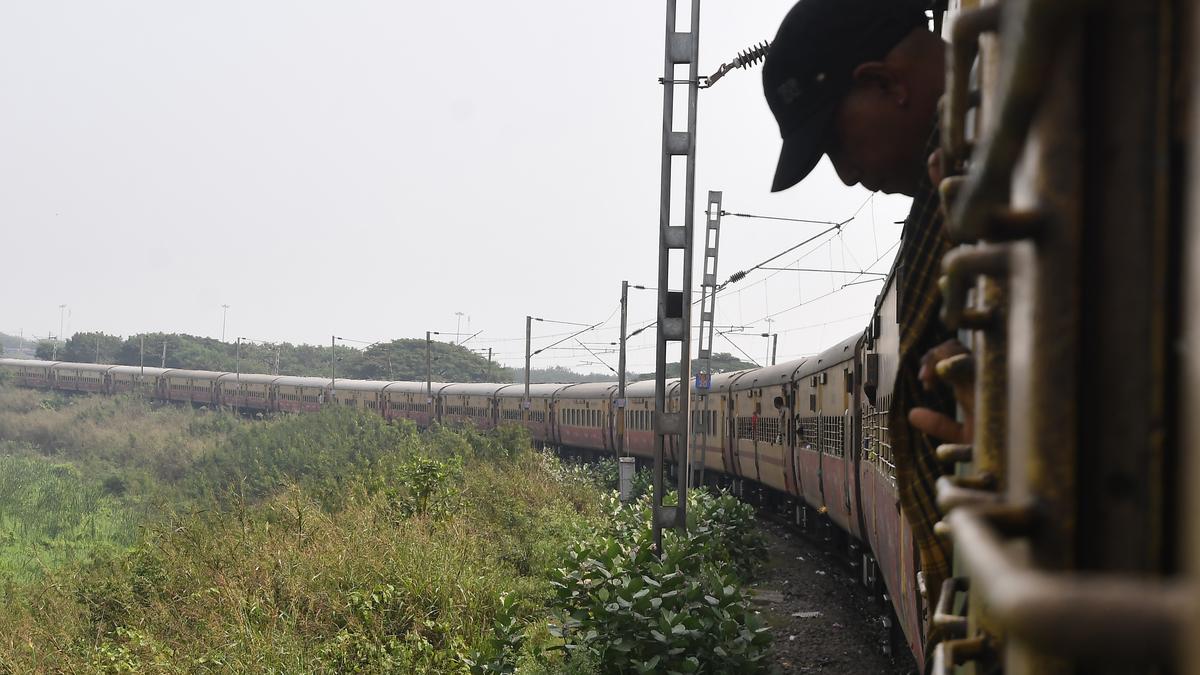 Ten Delhi-bound trains running late due to low visibility: Railways ...