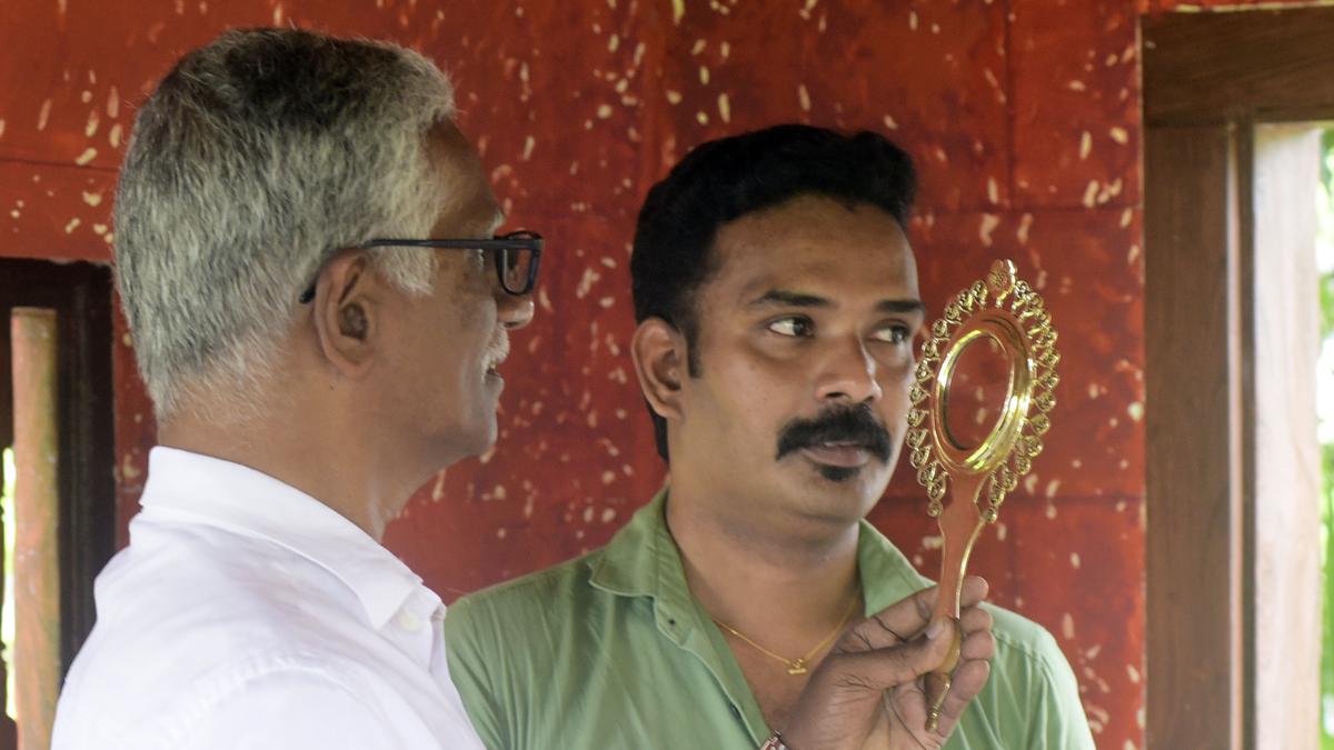 Koyilandy craftsman makes a bid to mirror coveted Aranmula Kannadi ...