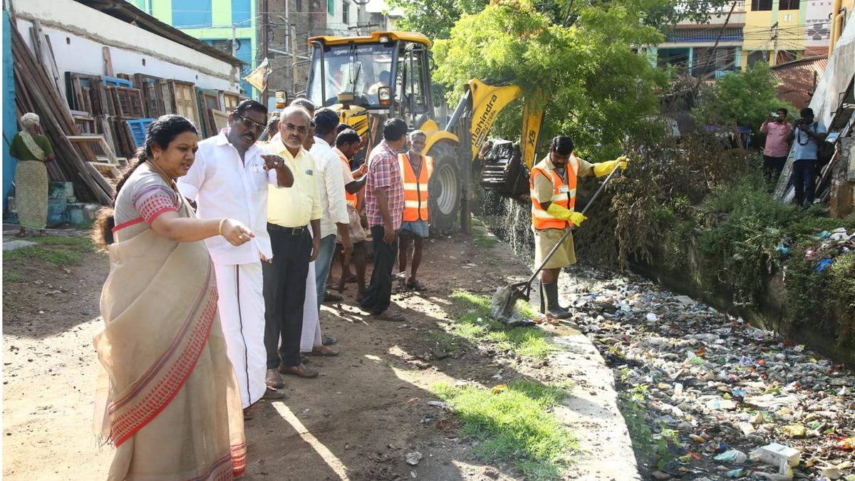 Mass cleaning campaign begins in Vaigai riverbank - The Hindu