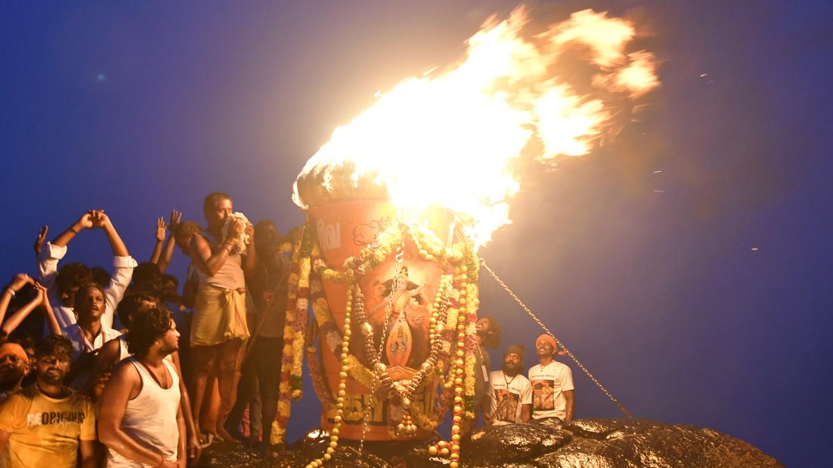 The inland fishermen who light the Maha Deepam atop Tiruvannamalai ...