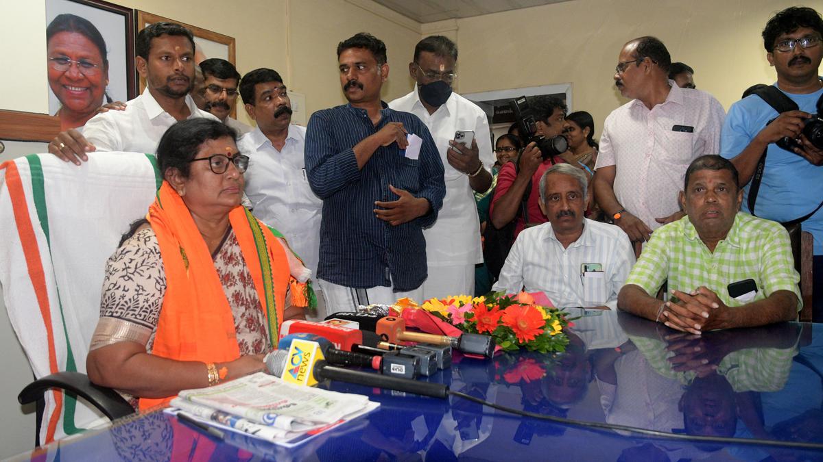 Prameela Sasidharan elected Palakkad municipal chairperson - The Hindu