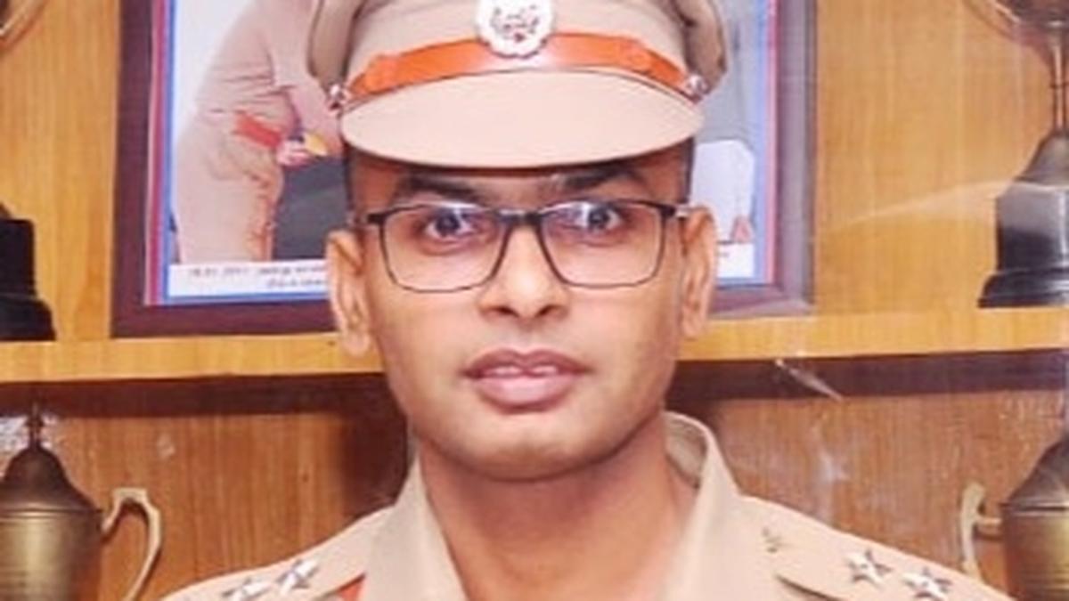 Ambasamudram custodial torture | Case registered against suspended ASP Balveer Singh - The Hindu