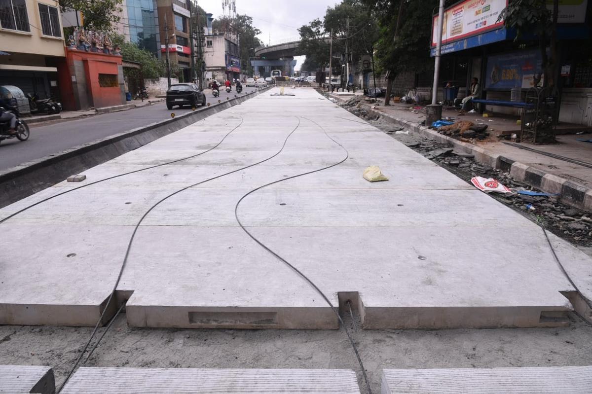 BBMP starts ‘rapid road’ work on pilot basis on Old Madras Road - The Hindu