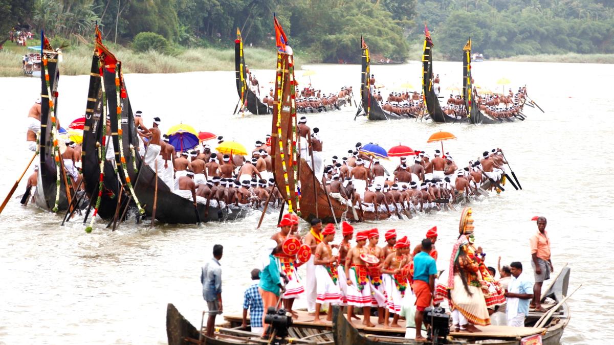 Aranmula boat race enthrals crowd - The Hindu