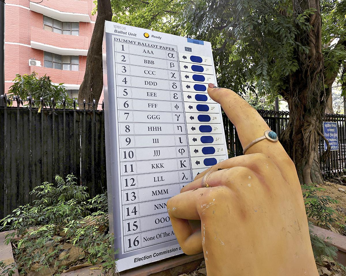 IMG_A_model_of_EVM_is_di_4_1_3FCNR2D8.jpg - The Hindu