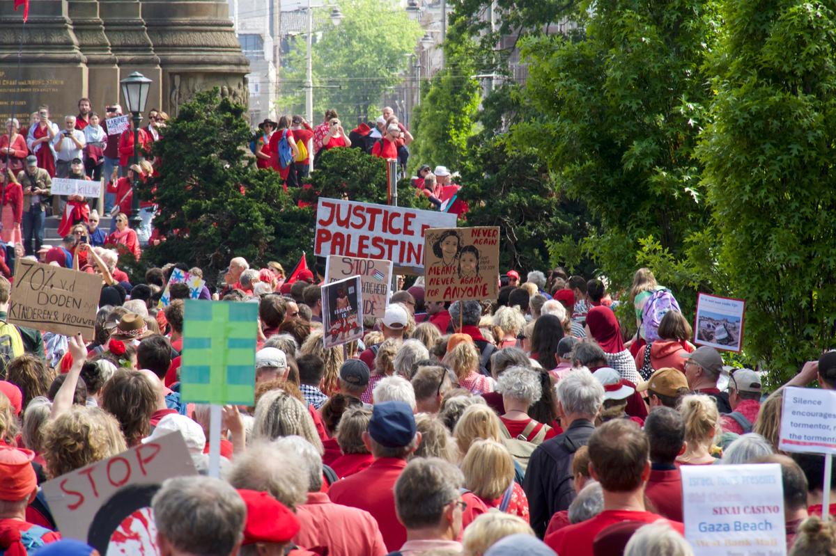 Huge crowd piles pressure on Dutch government to seek an end to Israel ...