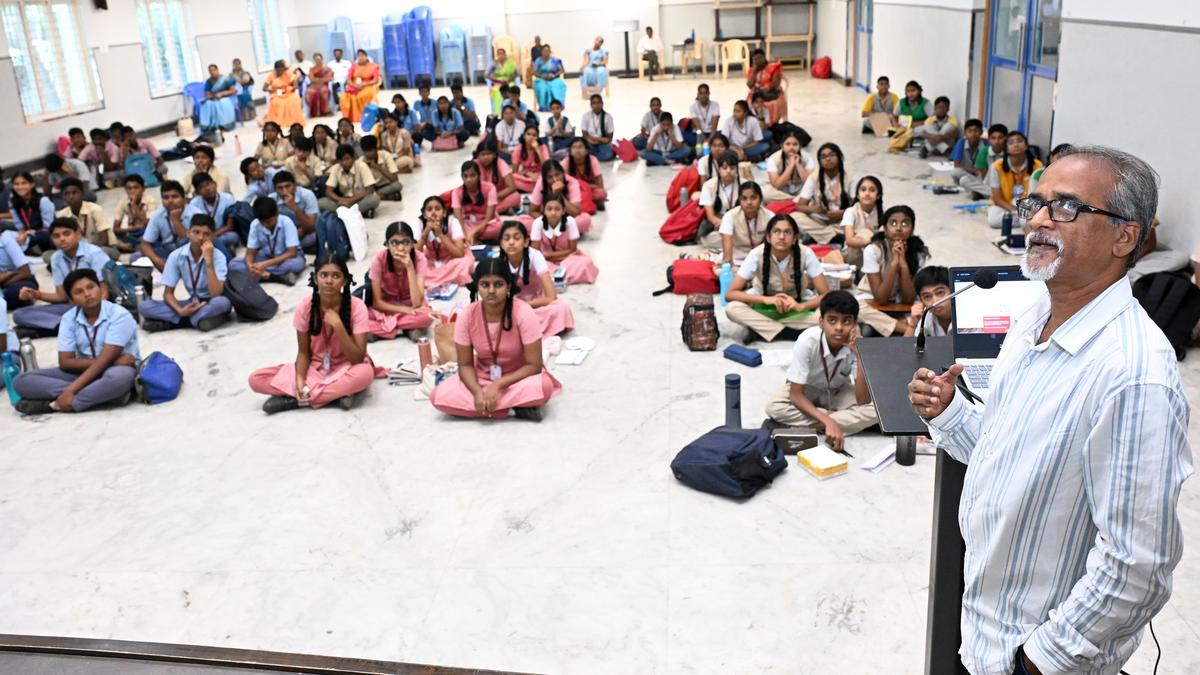 INTACH Madurai conducts poster-making competition - The Hindu