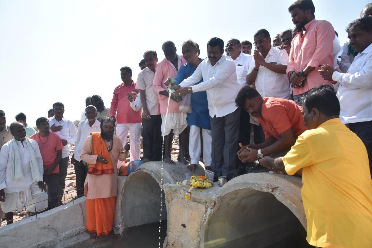 Annigeri gets a permanent solution to water problem, says Munenakoppa ...