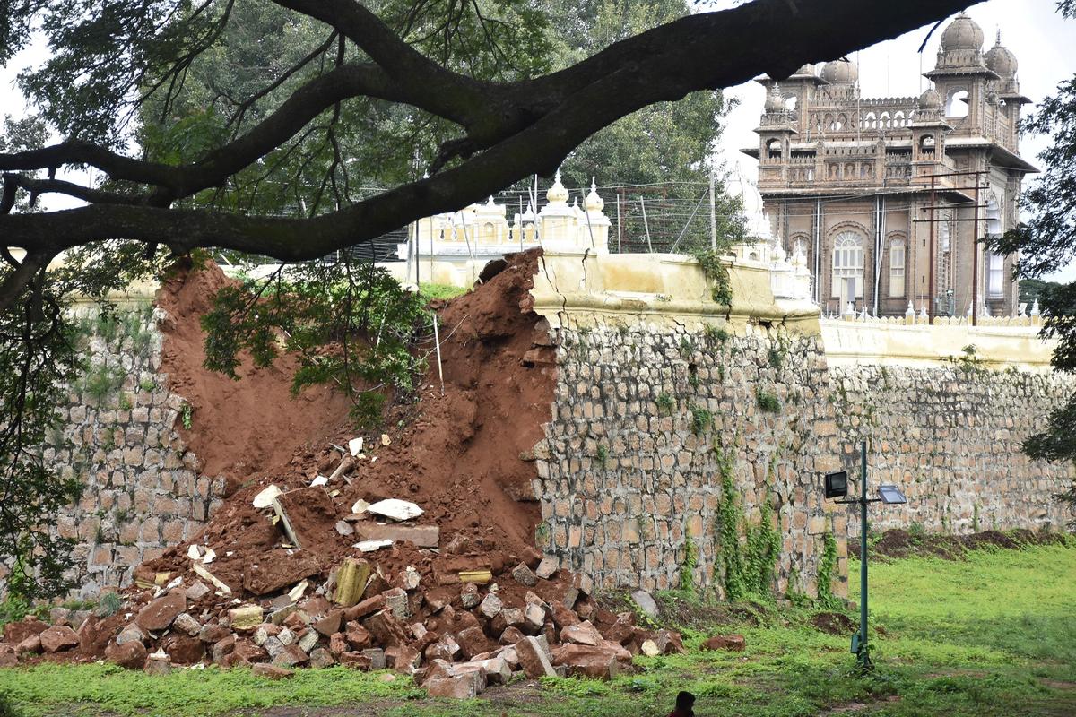 Is heritage in Mysuru on the brink of collapse? - The Hindu