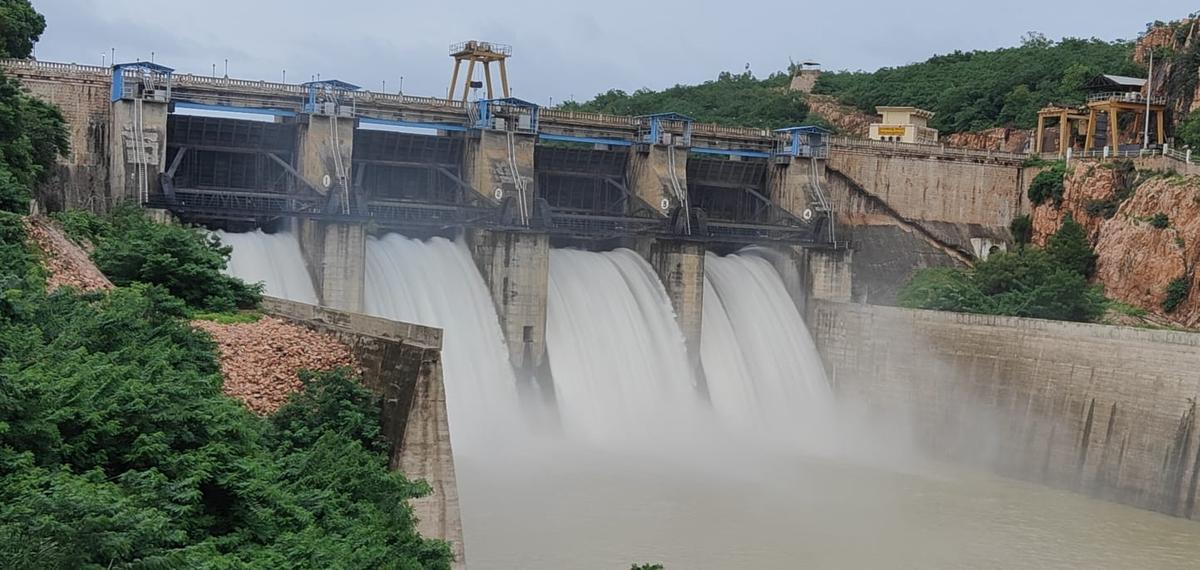 Water level in the Krishna continues to rise - The Hindu