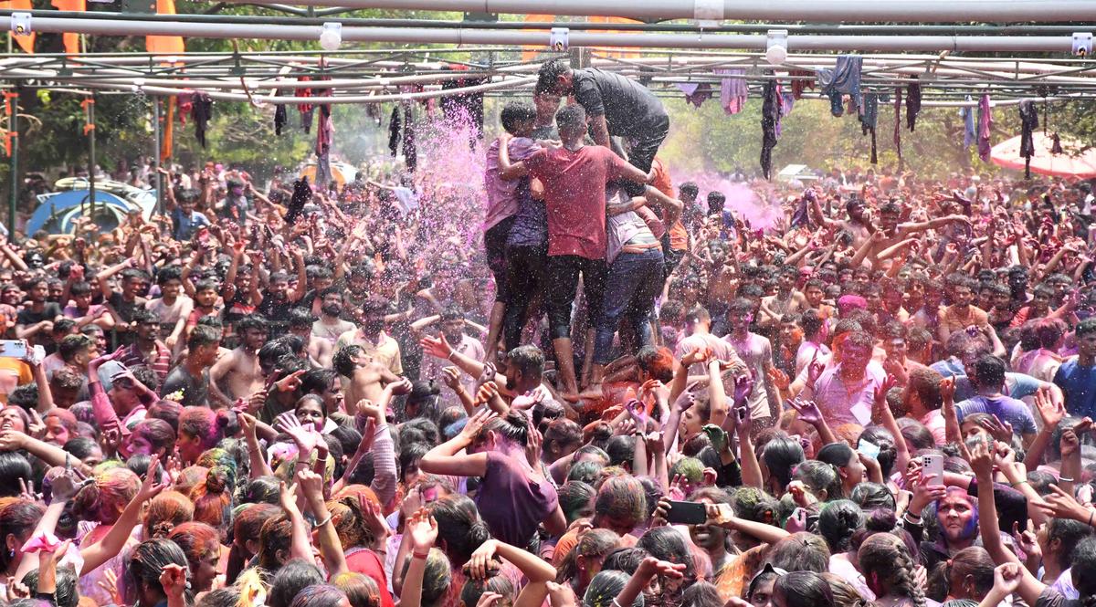A riot of colours during Holi celebrations in Dharwad - The Hindu