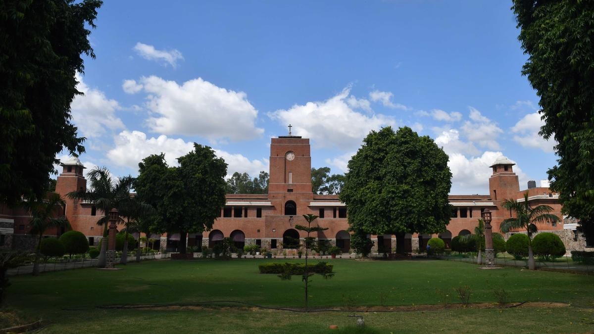 Ashna Butani - Journalist Profile - Intelligent Relations