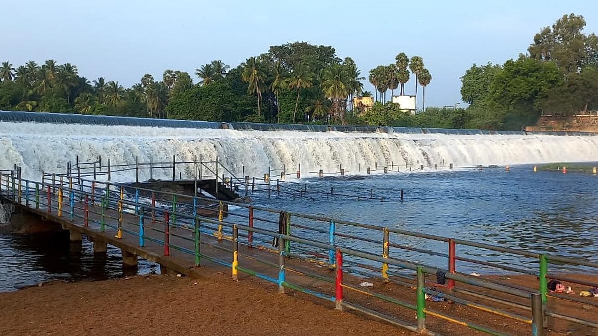 Bathing banned at Kodiveri anicut in Erode district - The Hindu