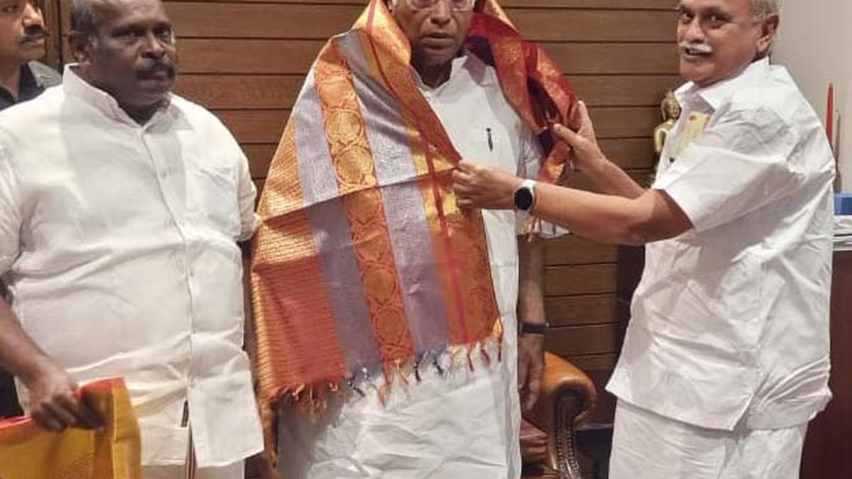 PCC chief and MP Vaithilingam calls on Congress president Kharge - The ... PCC chief and MP Vaithilingam calls on Congress president Kharge - The ...