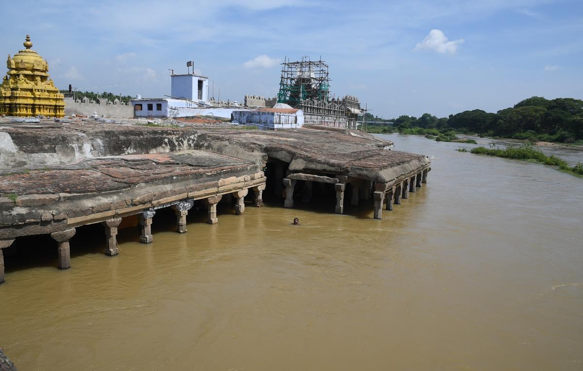 Cyclone Michaung in pictures | Floods, heavy rain and strong winds take over Chennai - The Hindu