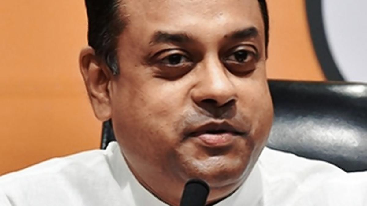 Congress should let its members display their pictures with Tricolour ...