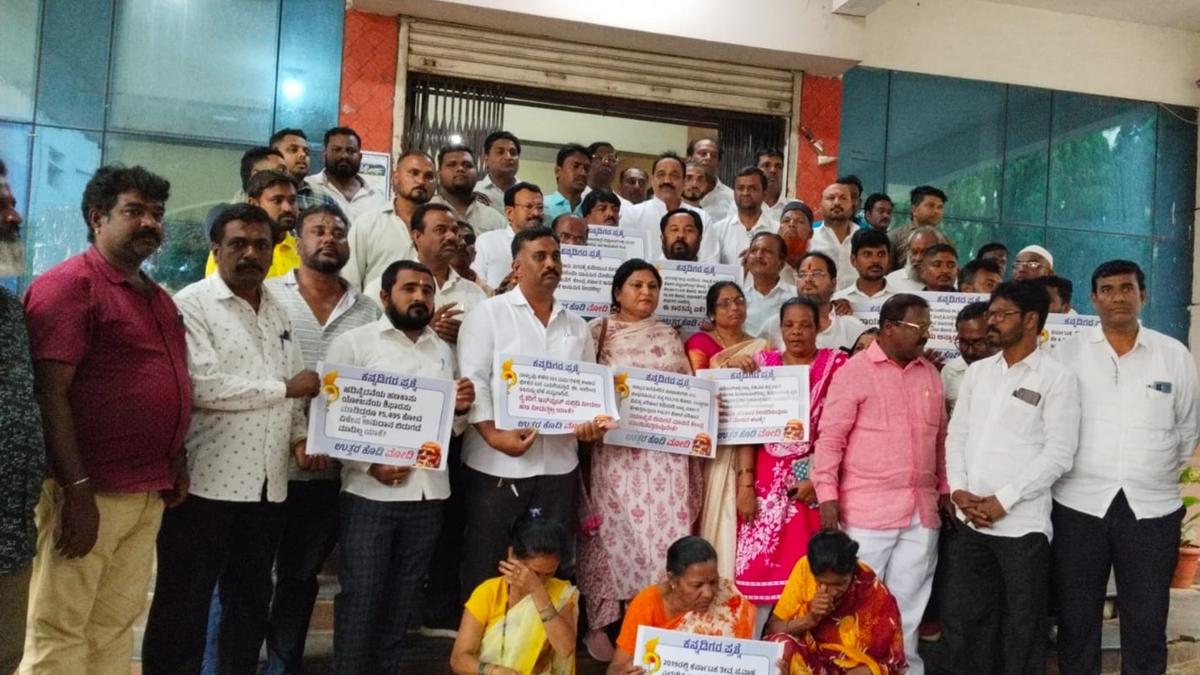 Congress holds ‘Go Back Modi’ demonstration - The Hindu