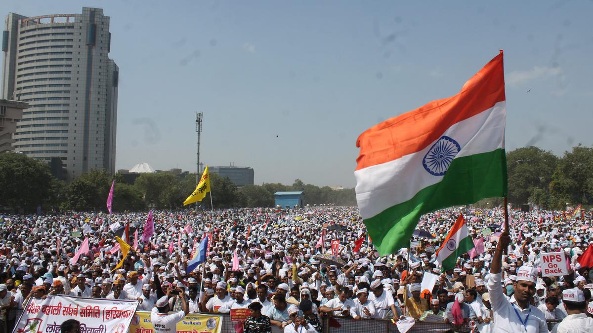 Thousands of govt employees protest at Ramlila Maidan in Delhi ...