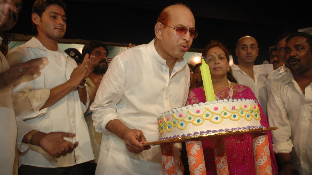 Condolences pour in for veteran Telugu actor Krishna - The Hindu