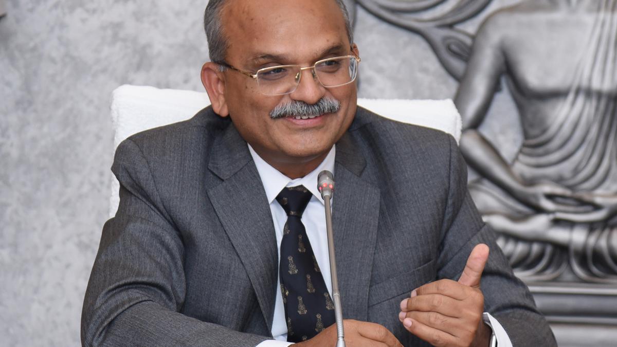 Andhra Pradesh’s new Chief Secretary calls on CM Jagan Mohan Reddy ...