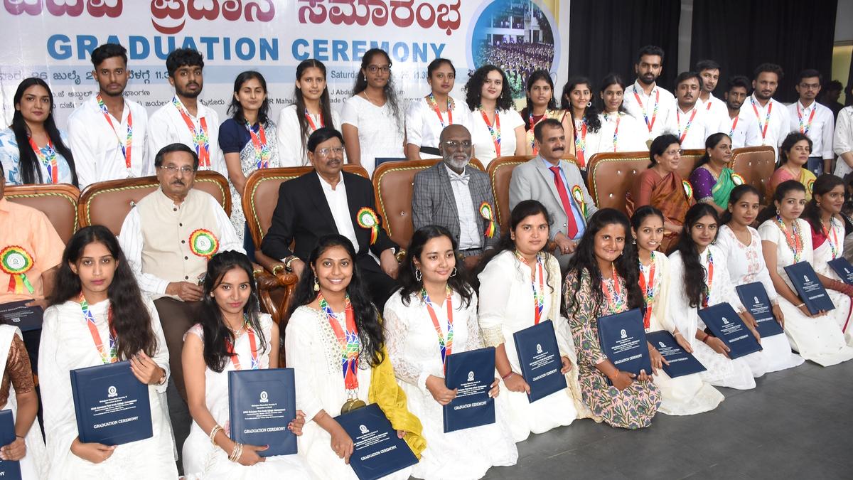 Fourth graduation day of Mahajana First Grade College held - The Hindu