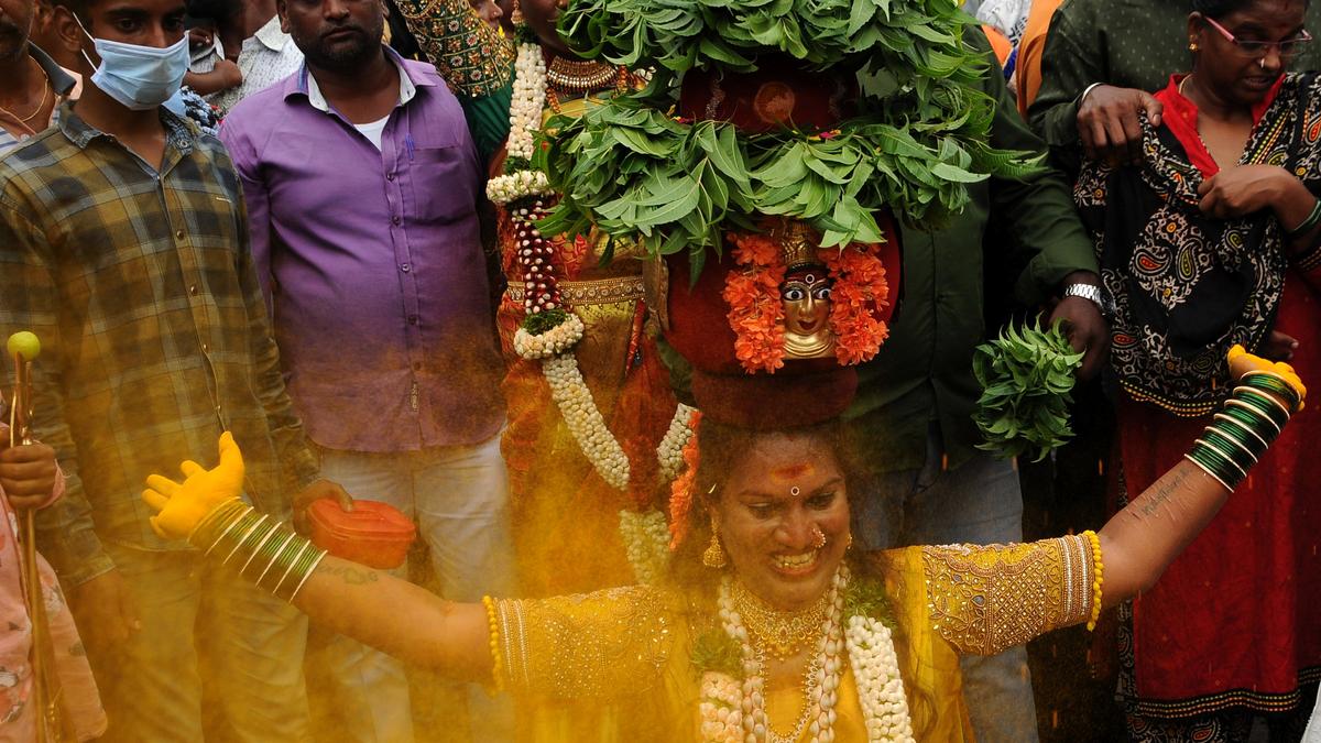 Golconda Bonalu begins with religous fervour - The Hindu