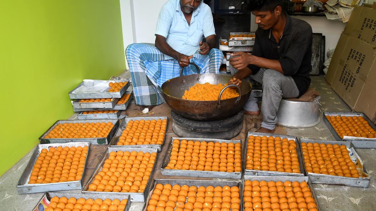 Sweet makers in Madurai on their toes ahead of Deepavali - The Hindu
