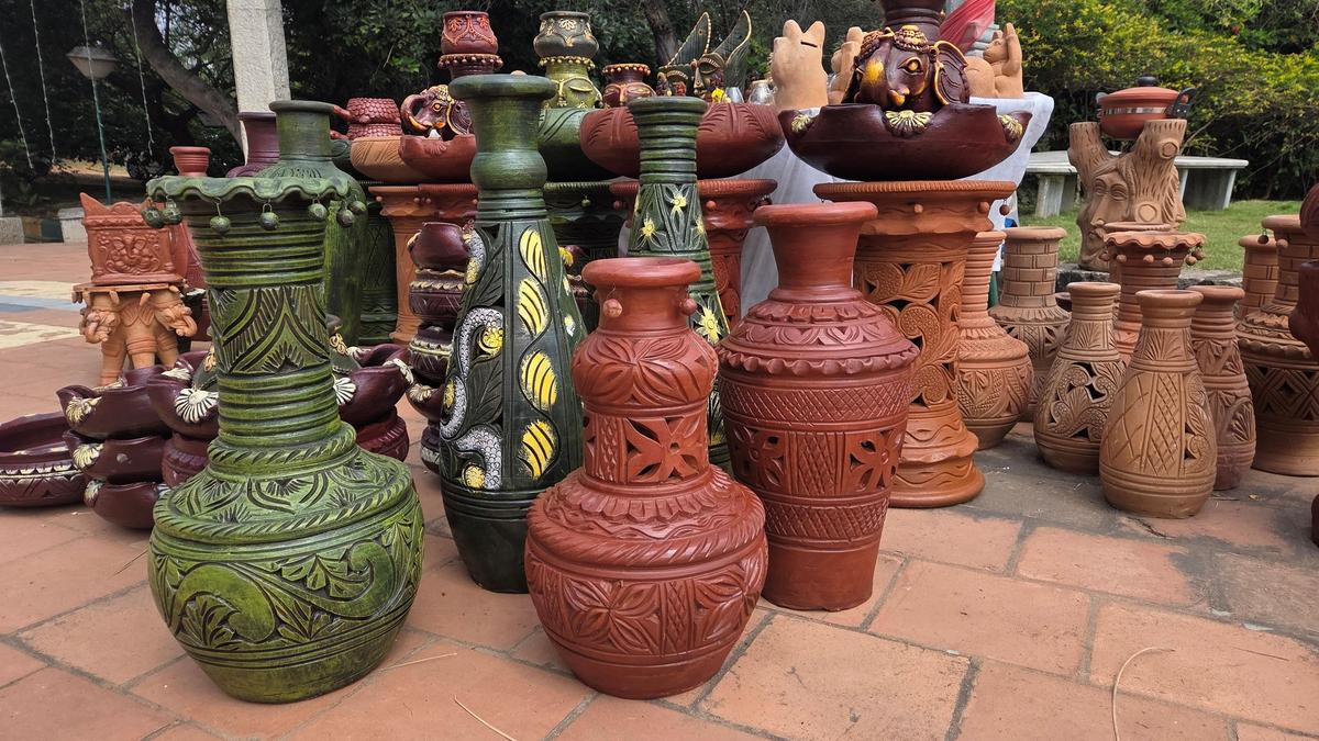 Gandhi Shilp Bazaar draws art enthusiasts - The Hindu