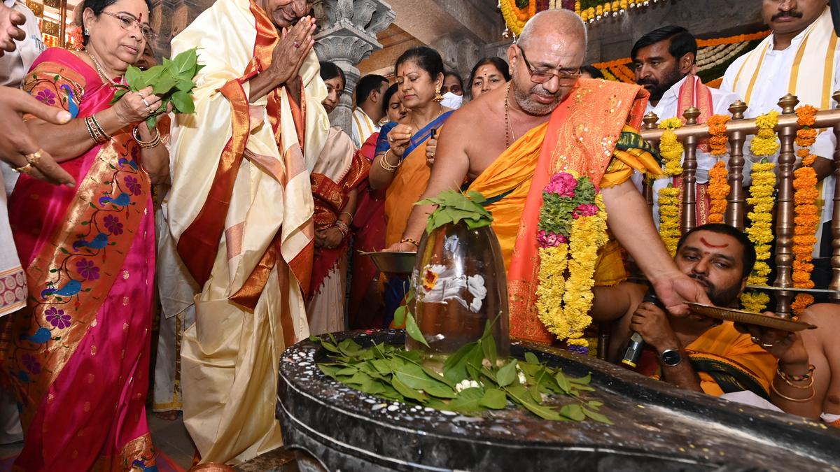 CM inaugurates renovated Shivalayam on Yadadri - The Hindu