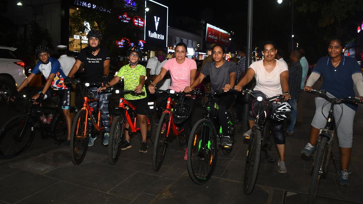 Bicycle rally marks ‘Veedhi Vizha’ - The Hindu