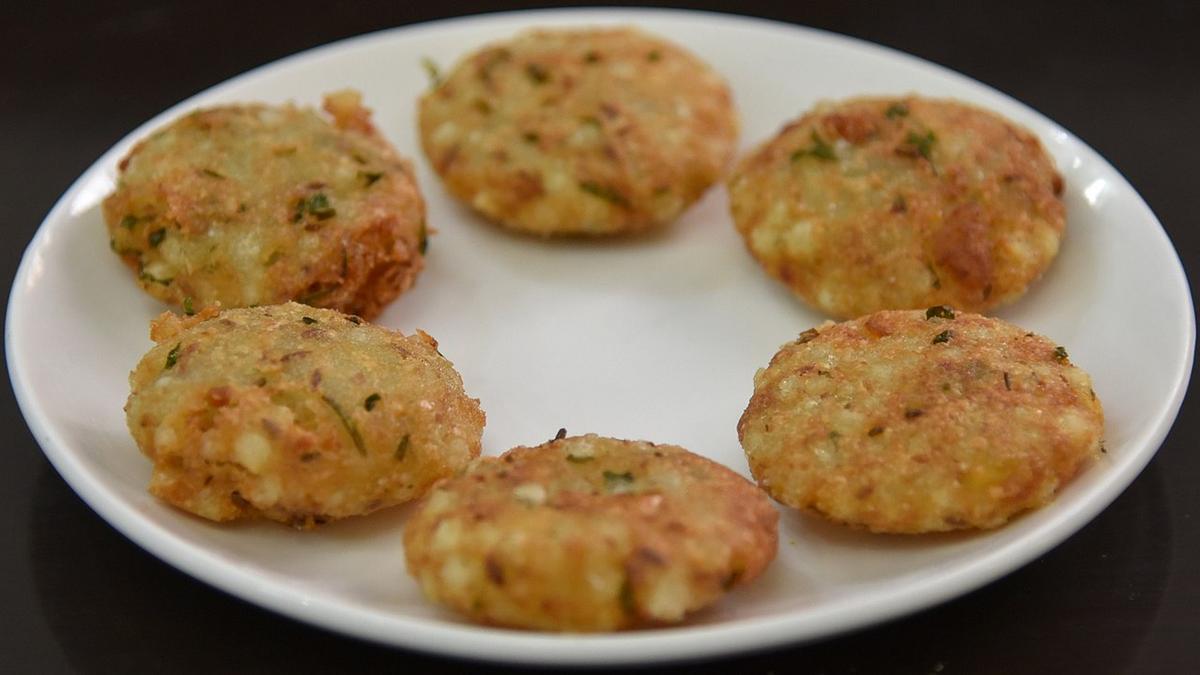 How to make crispy sabudana vada? - The Hindu